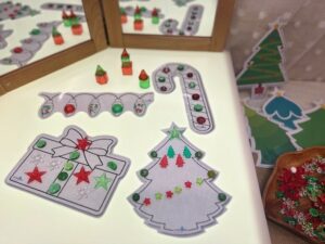Free Christmas Light Table Printable | Learning 4 Kids